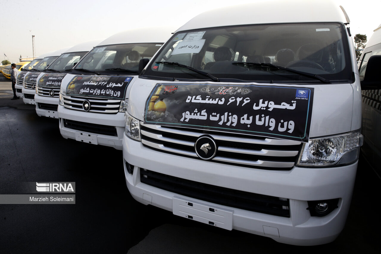 ABNA English - Photos: Iran supplied with 470 buses, 676 vans for use ...