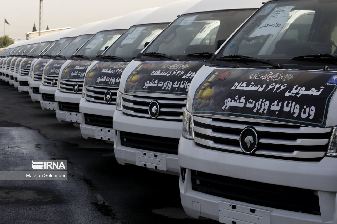 ABNA English - Photos: Iran supplied with 470 buses, 676 vans for use ...