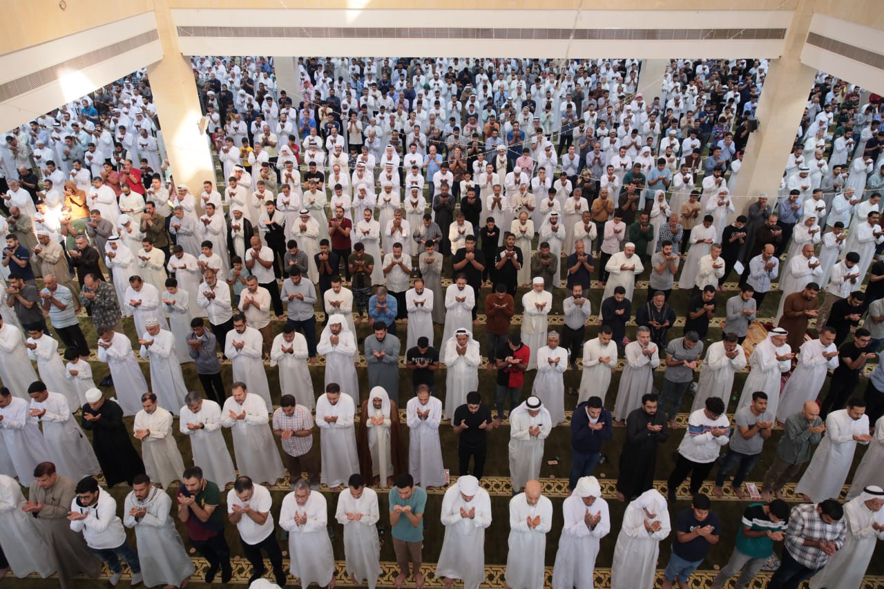ABNA English - Photos: Thousands preform Friday Prayer at Imam Al-Sadiq ...