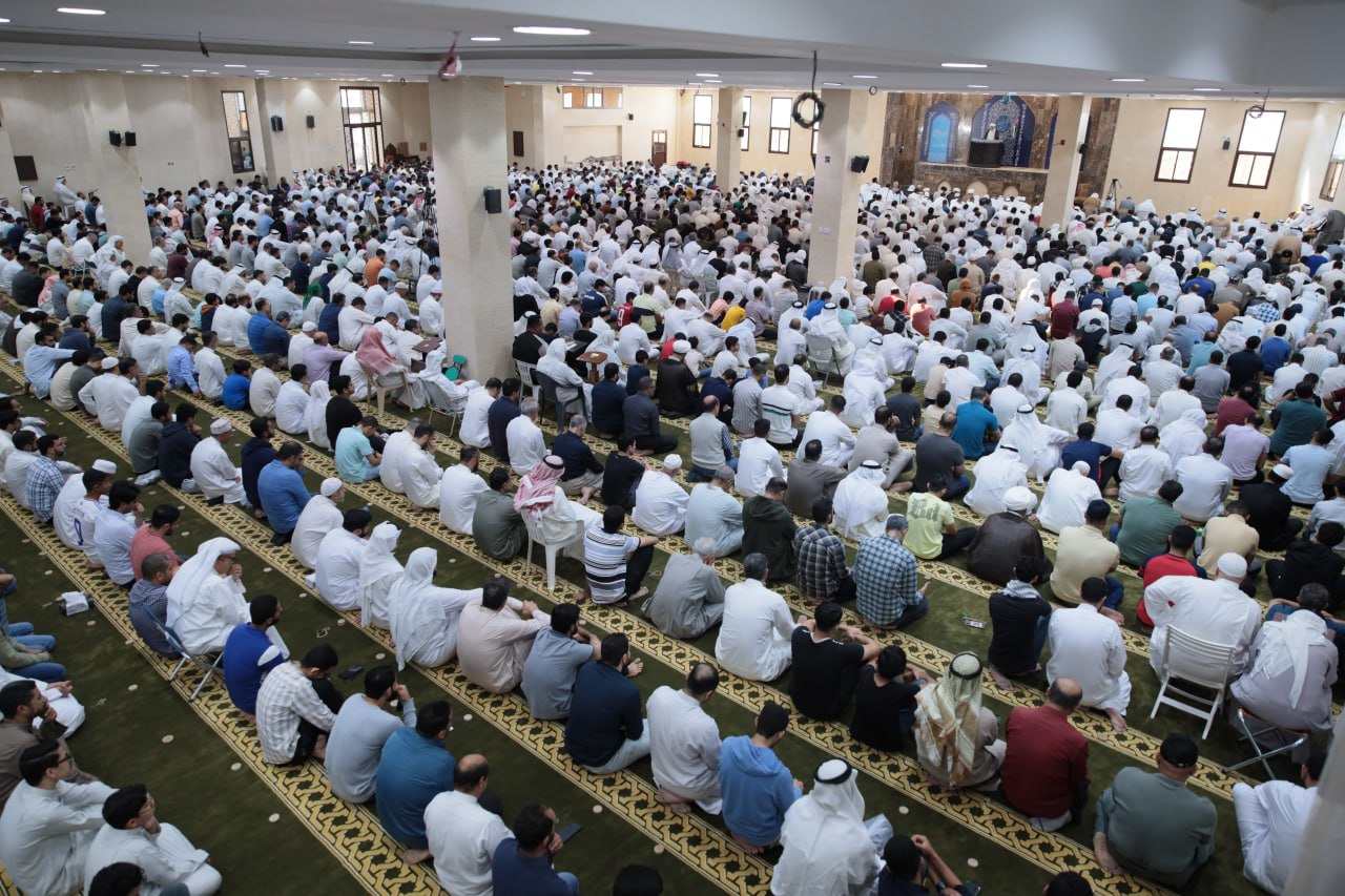 ABNA English - Photos: Thousands preform Friday Prayer at Imam Al-Sadiq ...