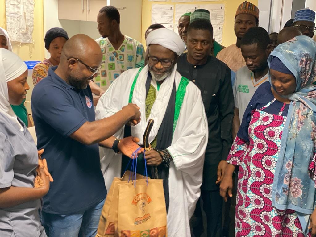 ABNA English - Photos: Helping needy people in the name of Imam Hussain ...