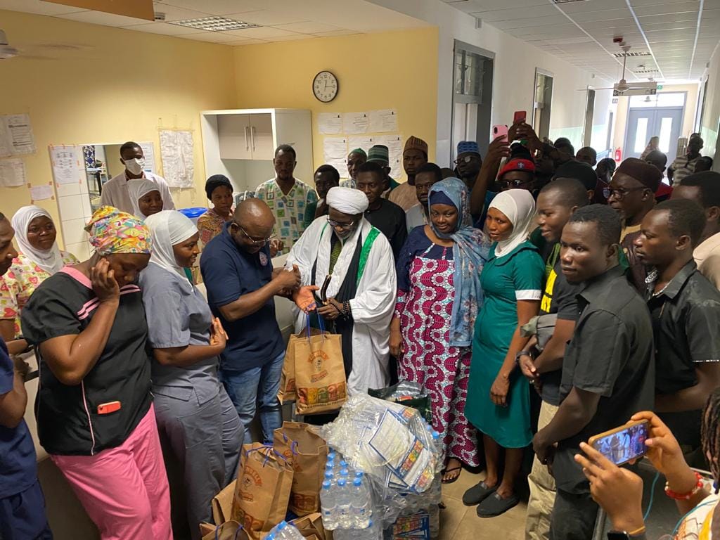 ABNA English - Photos: Helping needy people in the name of Imam Hussain ...