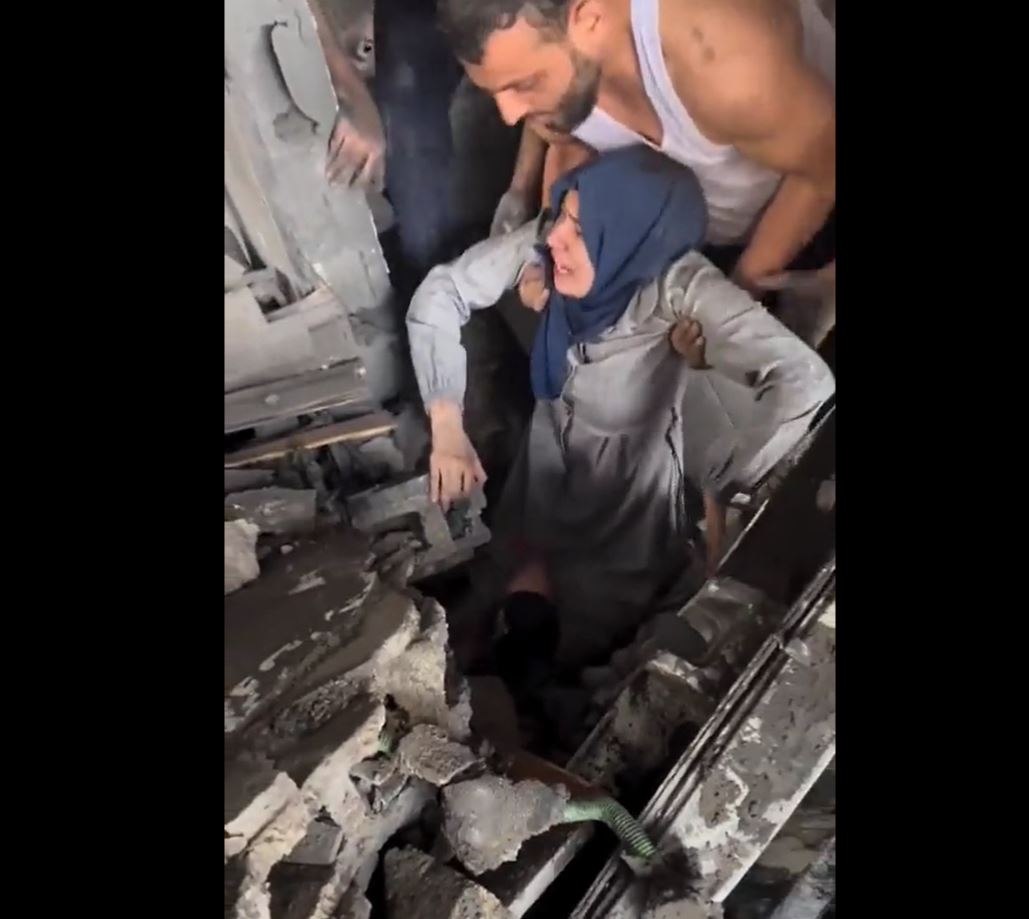 Video: A woman pulled out alive from rubble in Gaza, after her home destroyed in Israeli ...