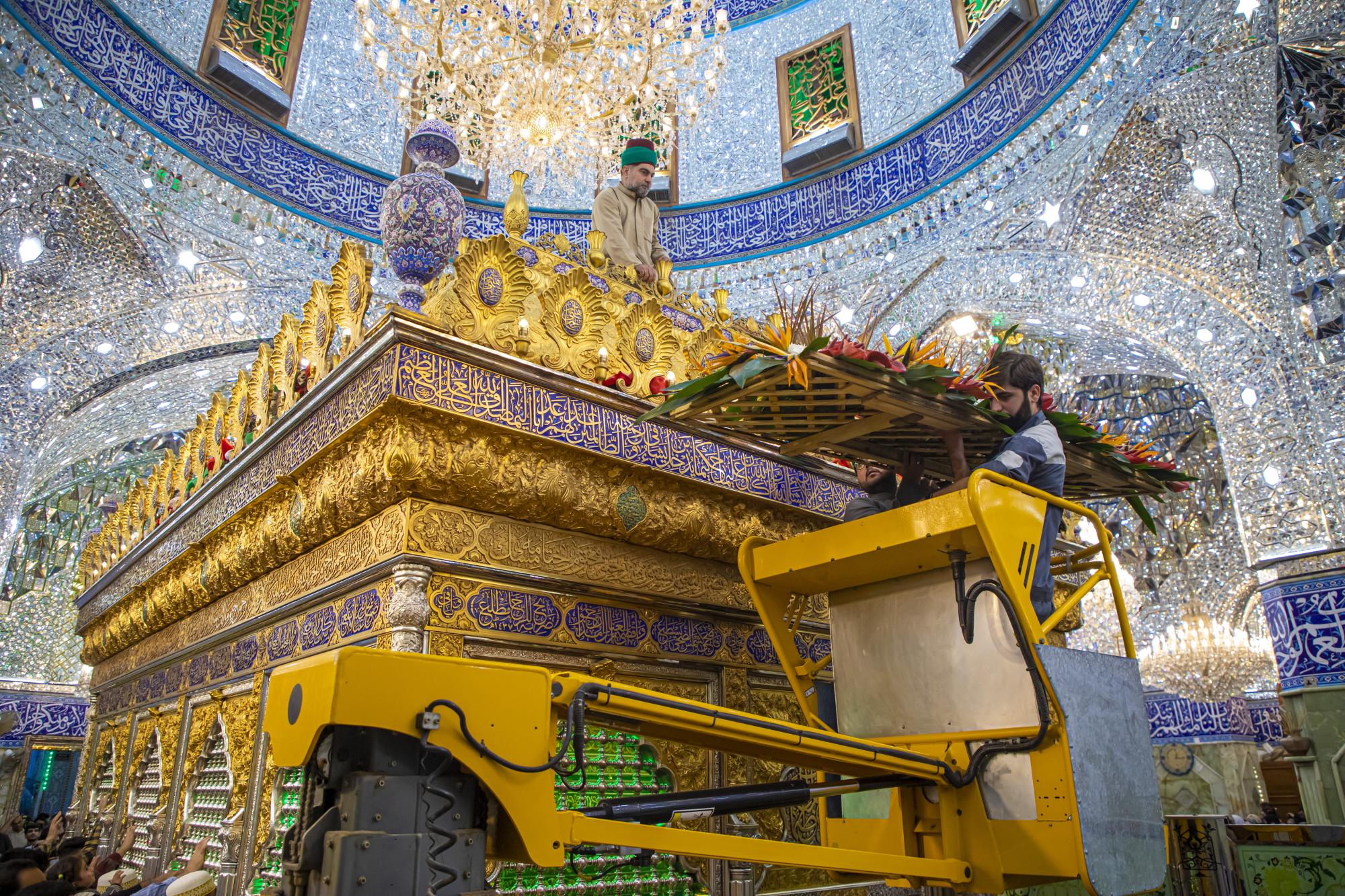 Garlands of roses adorn Shrine of Al-Abbas on birth anniversary of ...