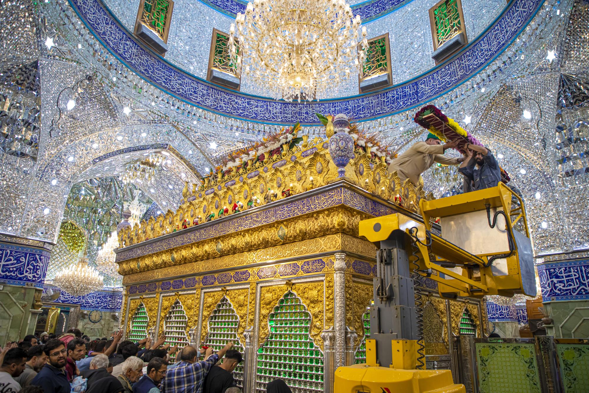 Garlands of roses adorn Shrine of Al-Abbas on birth anniversary of ...