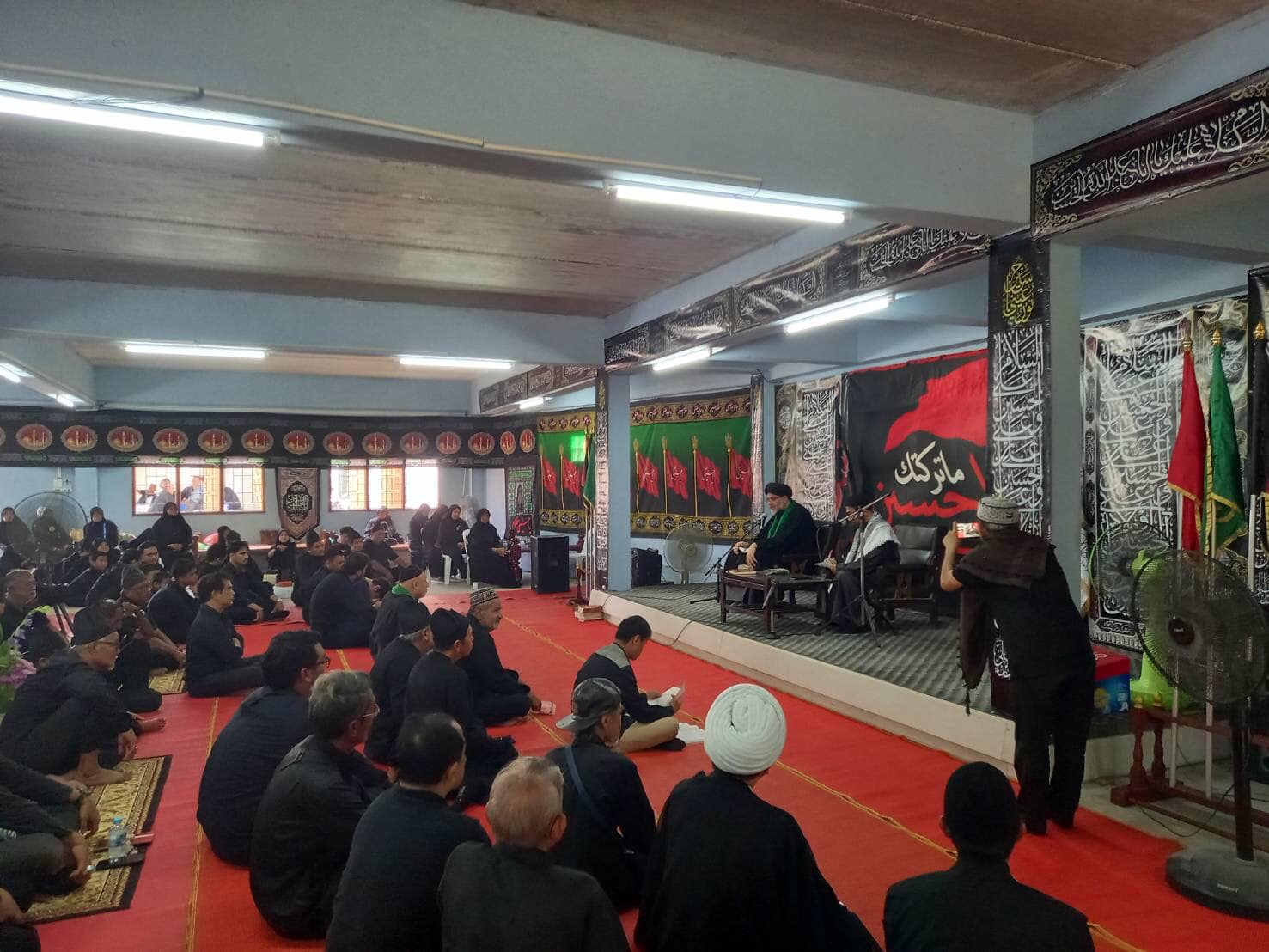 ABNA English - Photos: Mourning Majlis of Imam Hussain at Itrat Al ...