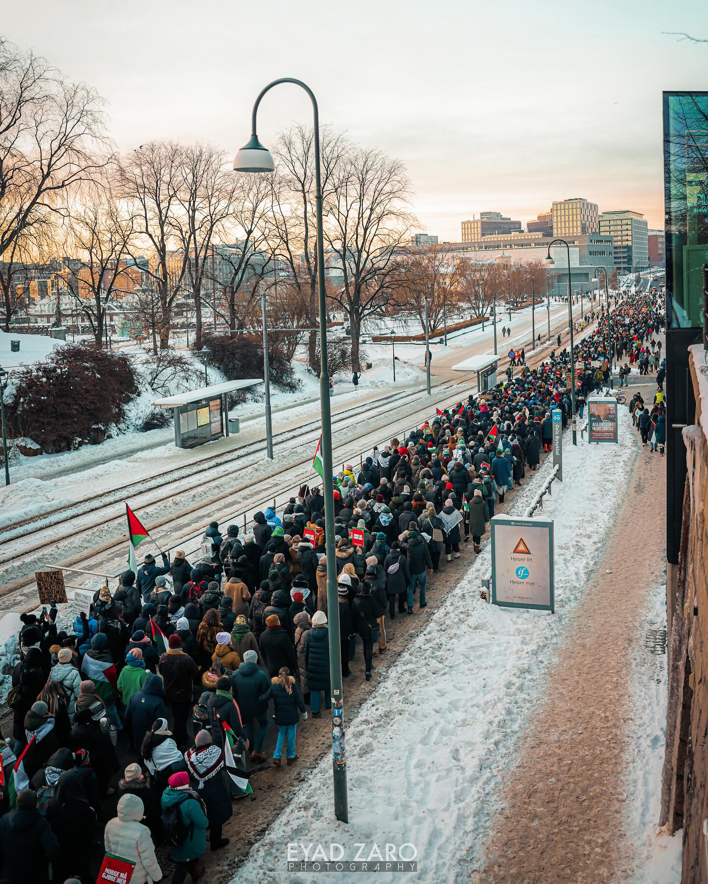 ABNA English - Photos / Video: Massive march in Oslo in a freezing ...