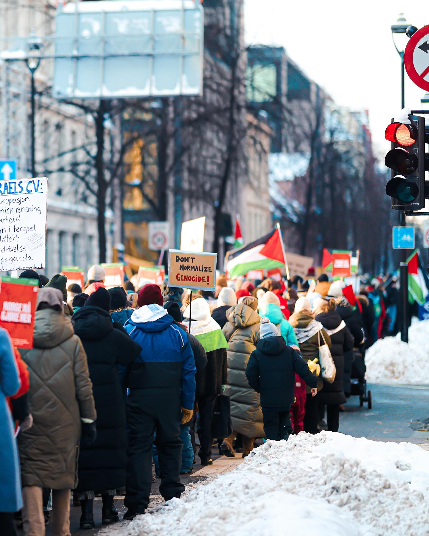 ABNA English - Photos / Video: Massive march in Oslo in a freezing ...