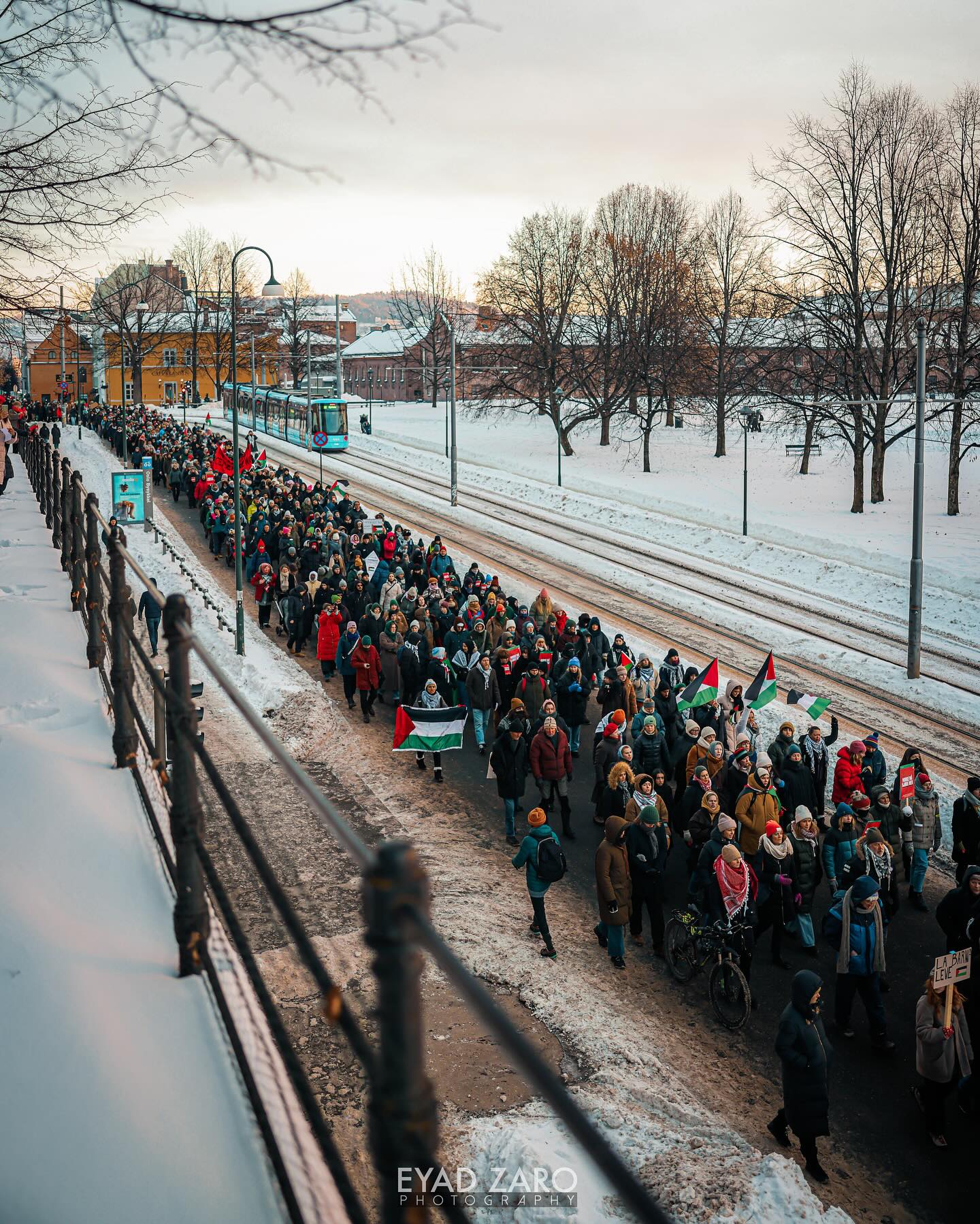 ABNA English - Photos / Video: Massive march in Oslo in a freezing ...